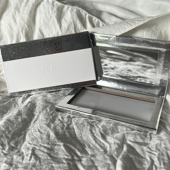 Seint | Makeup | Seint Magnetic Makeup Case | Poshmark